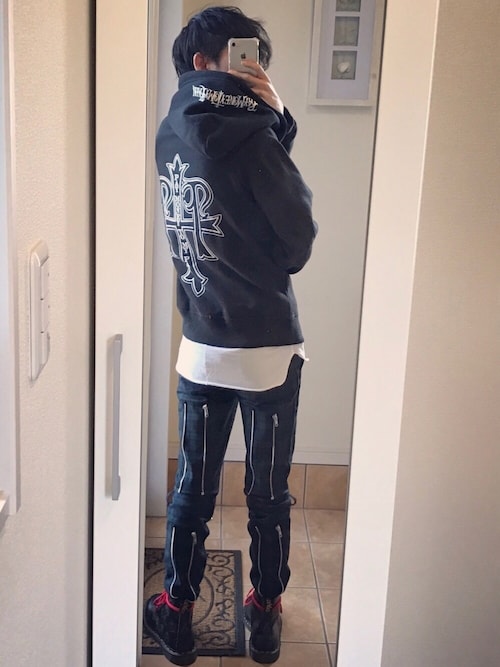 Tomo SOMA｜pay money to my painのパーカーを使ったコーディネート - WEAR