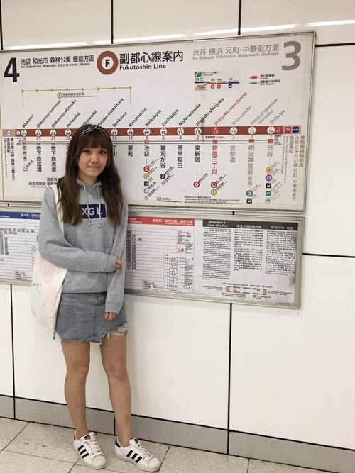 Suet Yi ｜XGIRLのスウェットを使ったコーディネート - WEAR