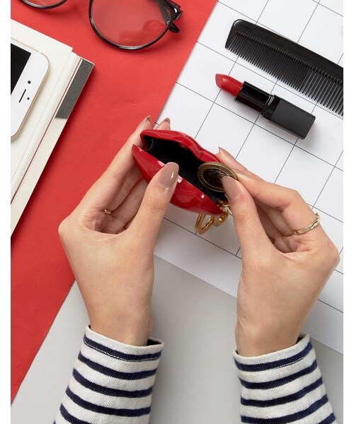 Lulu Guinness（ルルギネス）の「Lulu Guinness Perspex Lip Keychain（キーホルダー）」 - WEAR