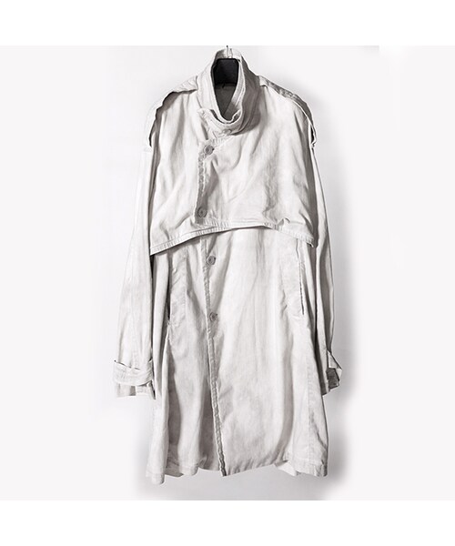 JULIUS（ユリウス）の「JULIUS[ユリウス] DEFOMUD GUN FLAP TRENCH COAT（トレンチコート）」 - WEAR
