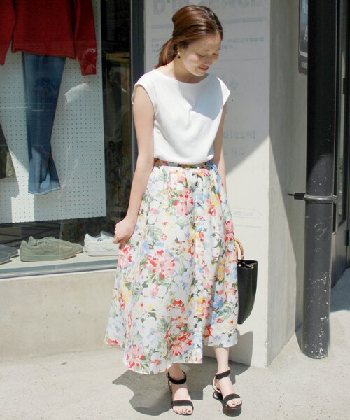 SLOBE IENA（スローブイエナ）の「《表参道/WEB限定・予約》ハリヌキカットソー×フロントボタンスカートセットアップ （）」 - WEAR