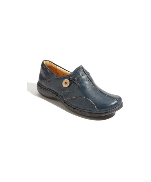 Clarks（クラークス）の「Women's Clarks Unstructured 'Un.loop' Slip-On（サンダル）」 - WEAR