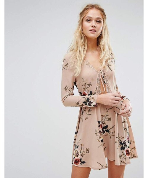 Boohoo(ブーフー)の「boohoo Floral Print Tie Front Skater Dress(ワンピース)」 Wear