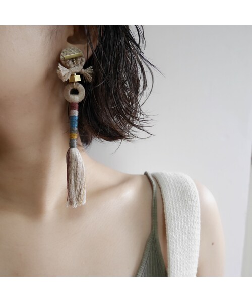 Y.A.Acc（ワイエーアク）の「straight yarn pierce/earrings ECRU（イヤリング）」 - WEAR
