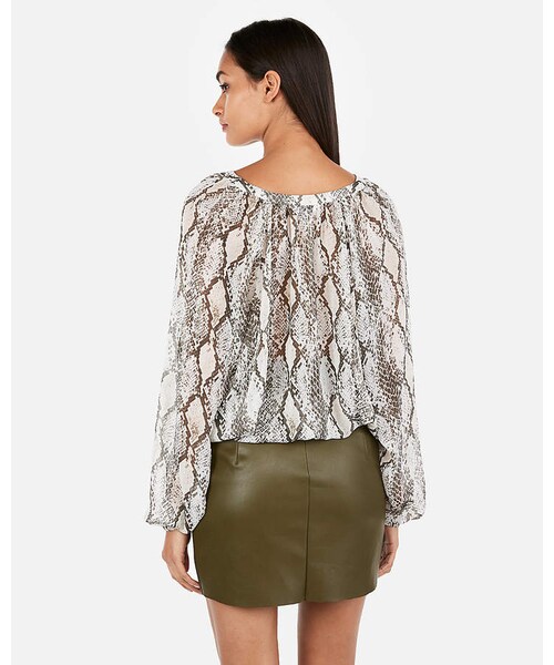 EXPRESS（エクスプレス）の「Express Snake Print Button Front Banded Sheer Blouse ...