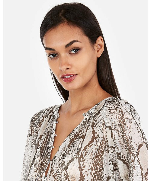 EXPRESS（エクスプレス）の「Express Snake Print Button Front Banded Sheer Blouse ...