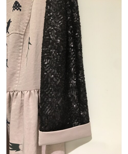 D-due（ディ・ドゥエ）の「D-due 334Vプリント 袖スパンコールドレス（ワンピース）」 - WEAR