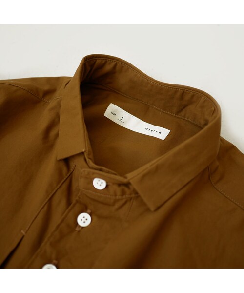 nisica（ニシカ）の「nisica |ニシカ | スモールカラーシャツ |ブラウン |NIS-860（シャツ/ブラウス）」 - WEAR
