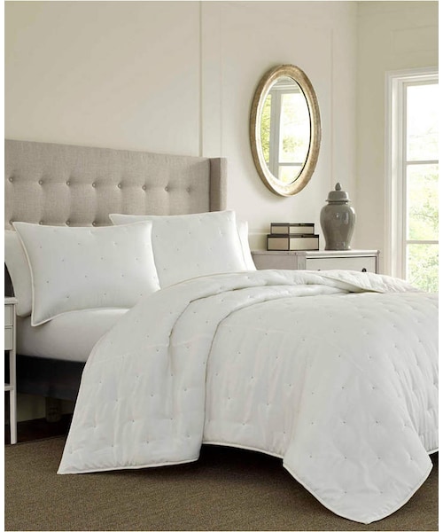 LAURA ASHLEY（ローラアシュレイ）の「Laura Ashley Eva White Quilt Set, Full/Queen ...