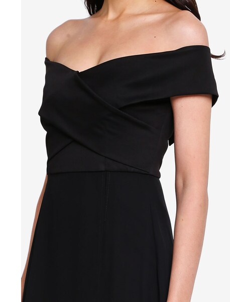 ZALORA（-）の「EVENING Off Shoulder Cross Front Maxi Dress（）」 - WEAR