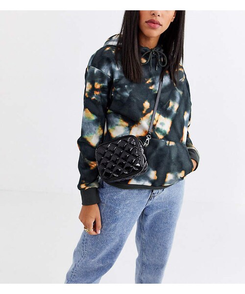 MONKI（モンキ）の「Monki cross body quilted bag in patent black（ショルダーバッグ）」 - WEAR