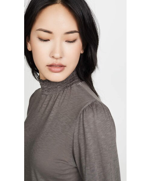 SUNDRY（サンドリー）の「Sundry Smocked Mock Neck Top with Puff Sleeves（）」 - WEAR