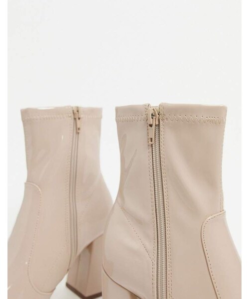 New look（ニュールック）の「New Look patent PU heeled boots in oatmeal（ブーツ）」 - WEAR