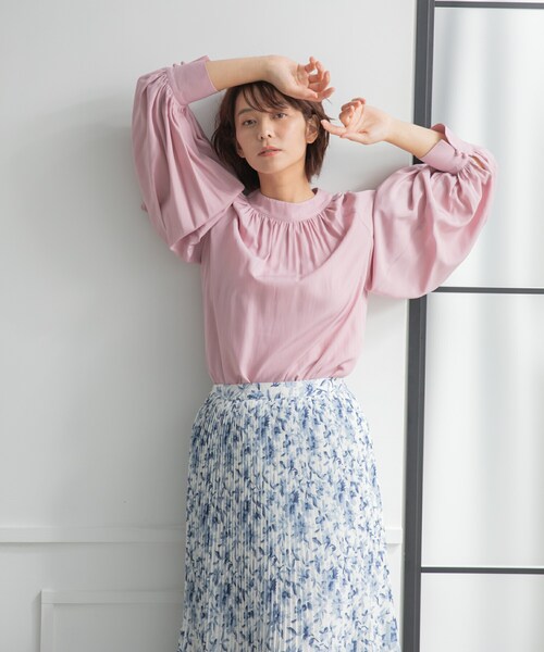 Rewde（ルゥデ）の「袖ボリュームスタンドカラーブラウス（1R13-02131）（シャツ/ブラウス）」 - WEAR