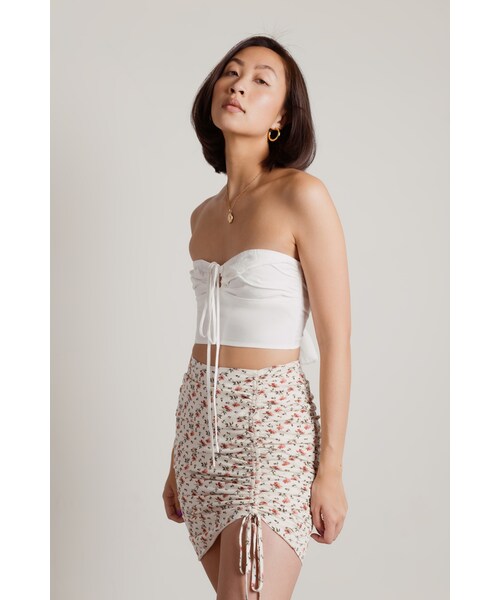 TOBI（-）の「Warm Breeze Tie Keyhole Tube Crop Top in White（）」 - WEAR
