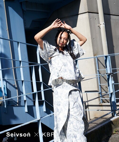 KBF（ケイビーエフ）の「【Seivson x KBF】空氣感雙層立體澎澎上衣(印花)（）」 - WEAR